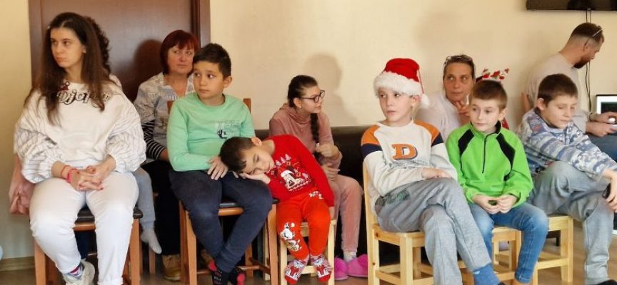 Дядо Коледа пристигна в Дневен център за деца и младежи с увреждания в Пещера Pzdnes Днес